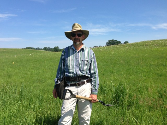 Weed spade a mighty tool | grassland restoration network